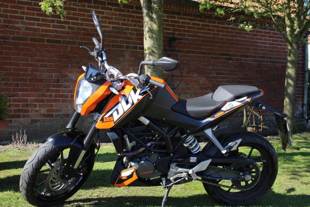B196 - Motorradfahren bis 125ccm ohne Prüfung - Fahrschule Bergmann